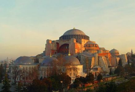 ΠΕΡΙΣΤΕΡΙ ΠΡΟΣΚΥΝΑΕΙ ΣΤΟ ΑΚΟΥΣΜΑ ΤΗΣ ΘΕΙΑΣ ΛΕΙΤΟΥΡΓΙΑΣ. ΣΥΓΚΛΟΝΙΣΤΙΚΟ ...