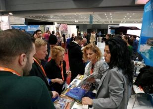 ΣΥΓΚΛΟΝΙΣΤΙΚΟ ΒΙΝΤΕΟ ΑΠΟ ΤΟ ΑΓΙΟ ΟΡΟΣ. ΑΓΙΑ ΜΟΡΦΗ ΜΕ ΦΩΤΟΣΤΕΦΑΝΟ ...