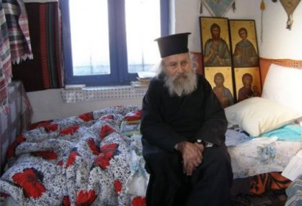 ΠΕΡΙΣΤΕΡΙ ΠΡΟΣΚΥΝΑΕΙ ΣΤΟ ΑΚΟΥΣΜΑ ΤΗΣ ΘΕΙΑΣ ΛΕΙΤΟΥΡΓΙΑΣ. ΣΥΓΚΛΟΝΙΣΤΙΚΟ ...