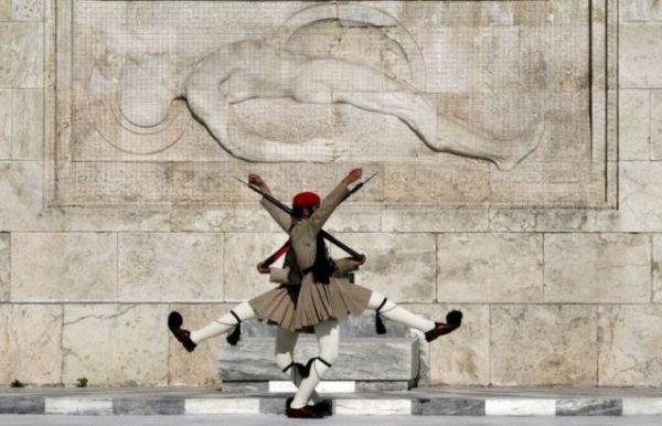 ΣΥΓΚΛΟΝΙΣΤΙΚΟ ΒΙΝΤΕΟ ΑΠΟ ΑΝΘΡΩΠΟΥΣ ΠΟΥ ΕΚΑΝΑΝ ΤΟ ΕΜΒOΛΙΟ ΚΑΙ ...