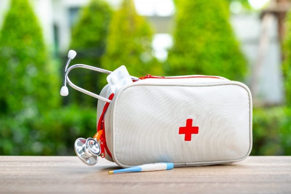 ΠΩΣ ΝΑ ΕΤΟΙΜΑΣΕΤΕ ΤΟ ΦΑΡΜΑΚΕΙΟ ΤΩΝ ΠΡΩΤΩΝ ΒΟΗΘΕΙΩΝ ΚΑΙ ΤΙ ΑΛΛΟ ΠΡΕΠΕΙ ...